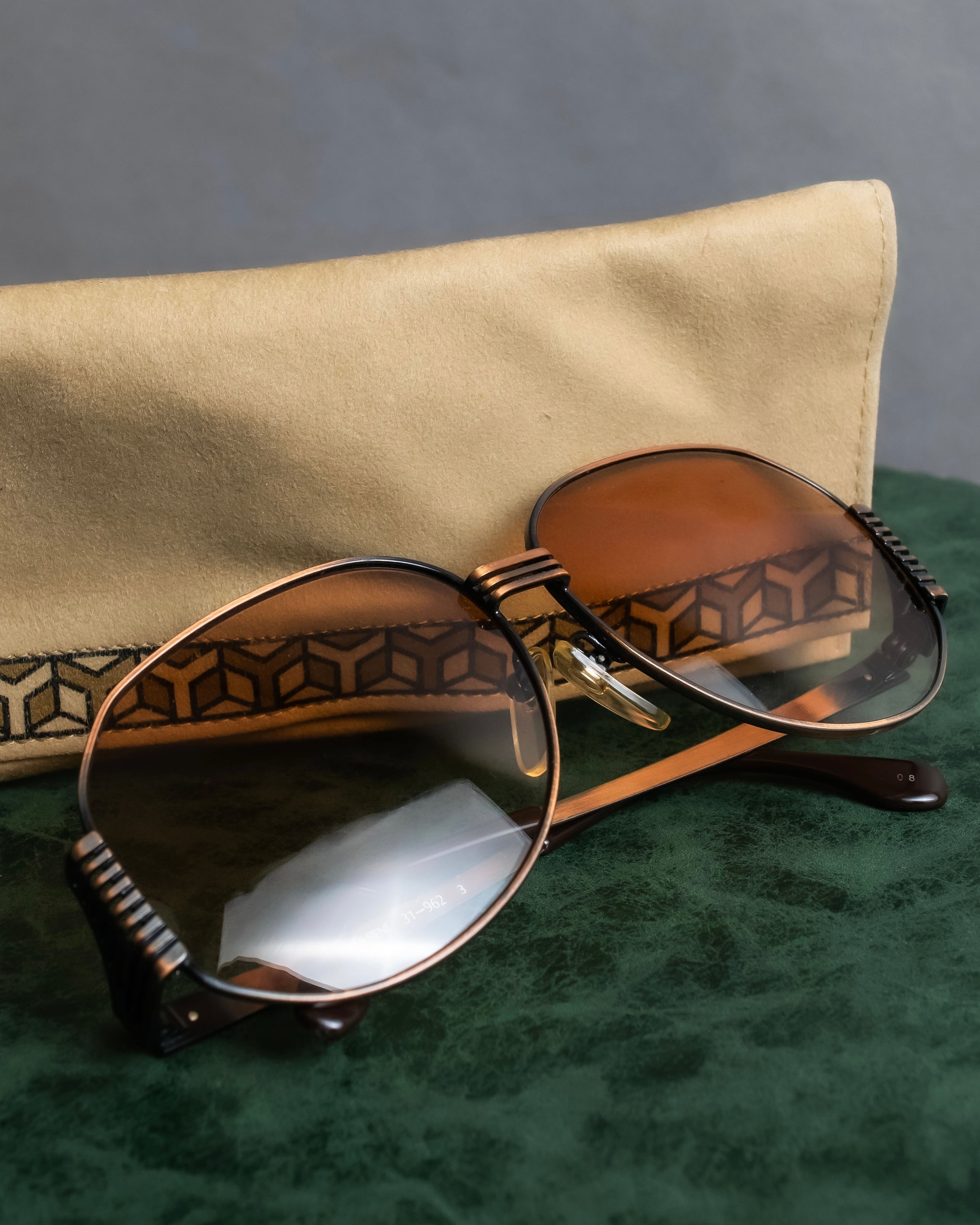 "YVES SAINT LAURENT" Thin metal temples round frame sunglasses – MOOD